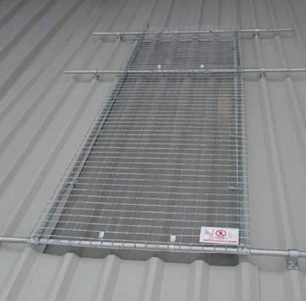 Garde-corps toiture – protection panneaux translucides