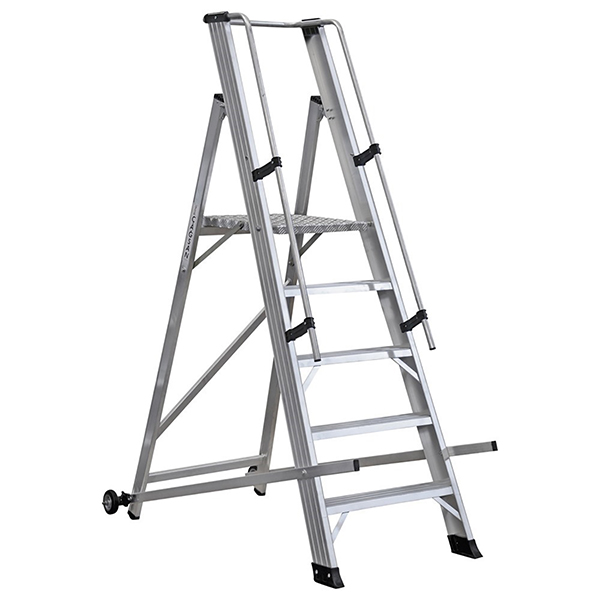 Escabeau grande plateforme pour une sécurité maximale.