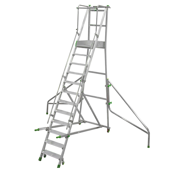 Escabeau industriel roulant à grande plateforme