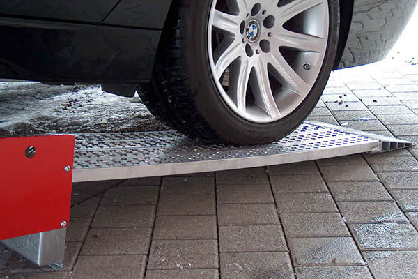 Rampa per auto o veicoli con pneumatici larghi