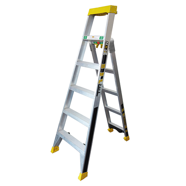 Scaletta multiposizione con base svasata